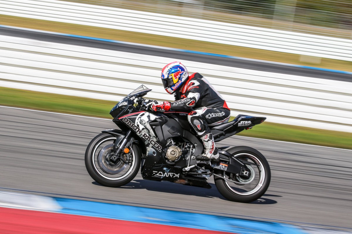 Fireblade SC77 auf dem Hockenheimring - Fireblade-Forum